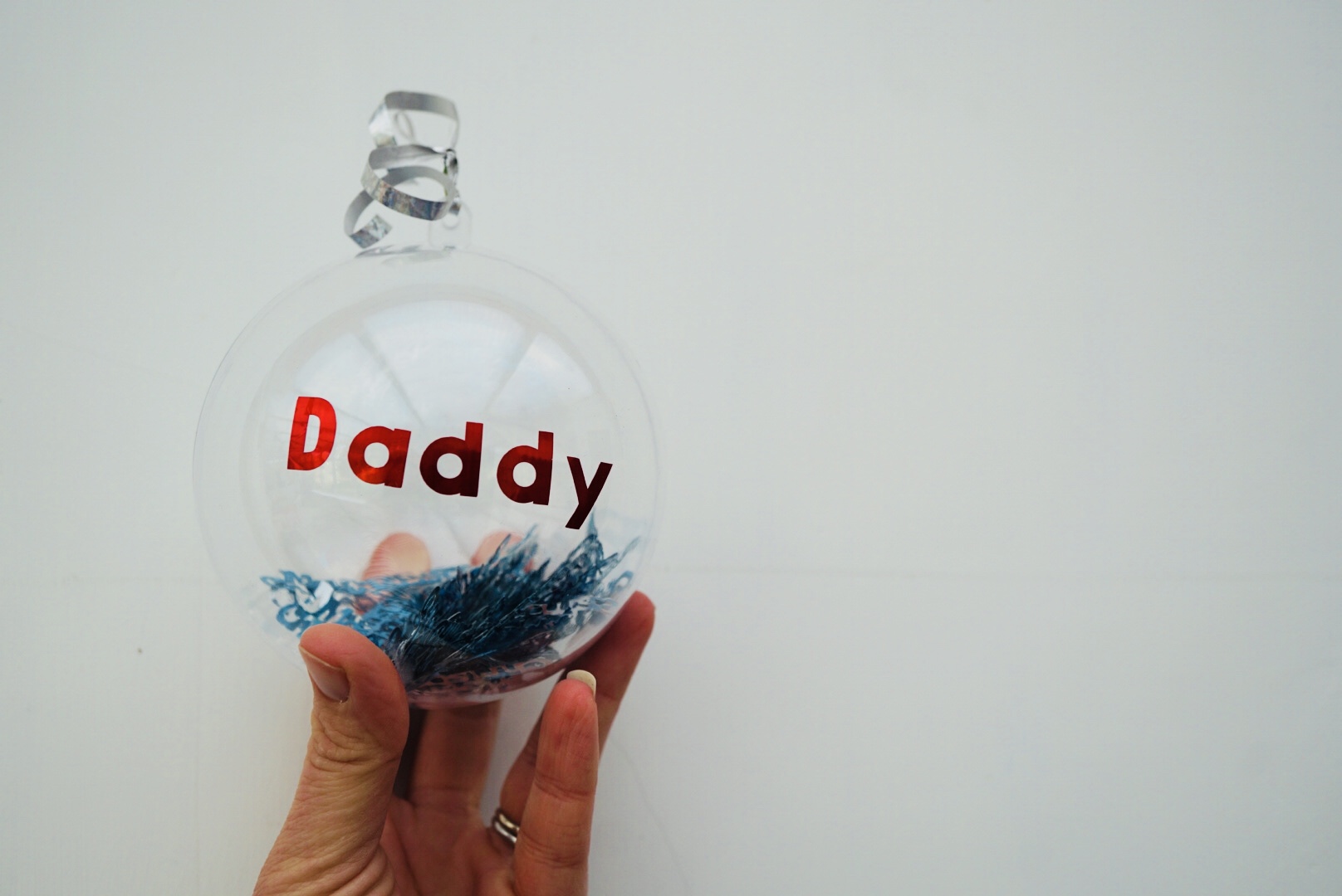 Make Your Own Christmas Baubles In 5 Easy Steps Cricut MummyConstant make-your-own-christmas-baubles-in-5-easy-steps-cricut-mummyconstant