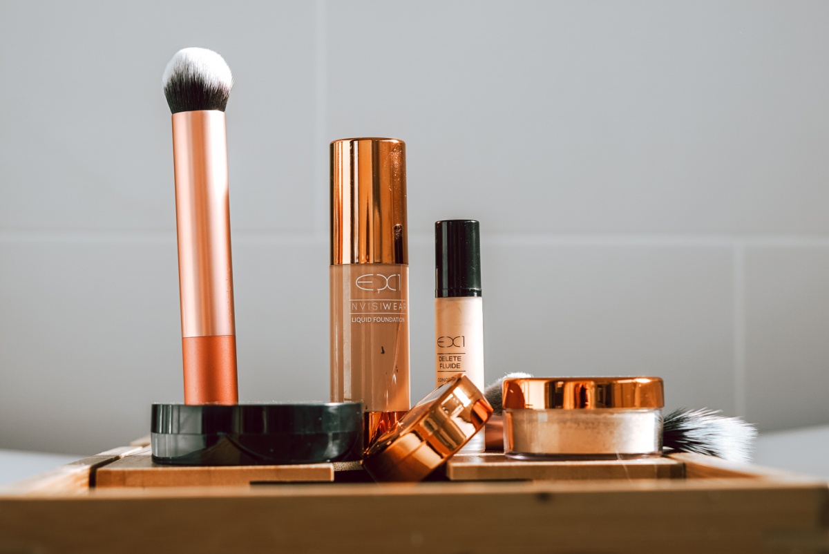 A makeup tutorial with vegan EX1 cosmetics - MummyConstant