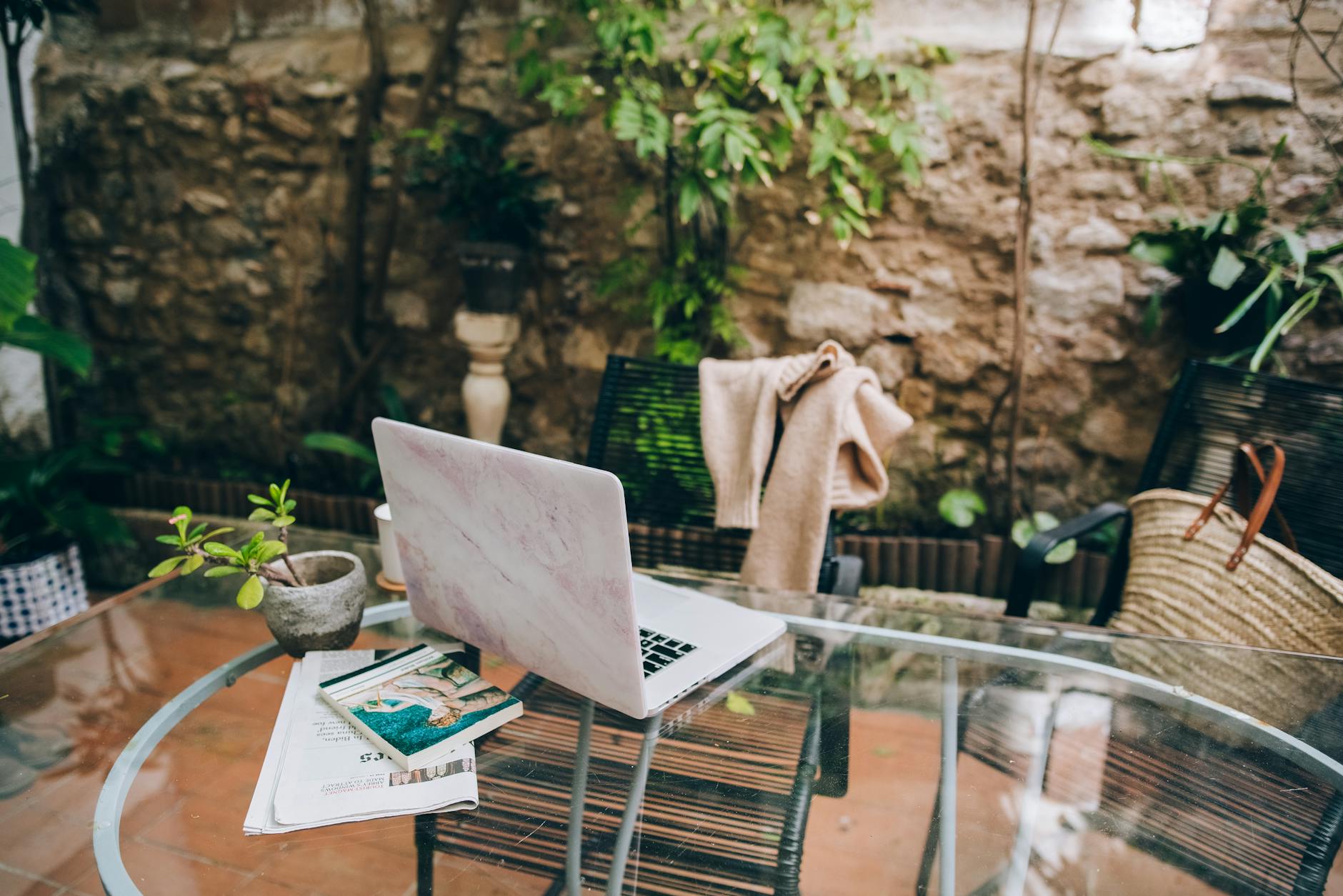 Garden offices: Designing your dream workspace in nature - MummyConstant